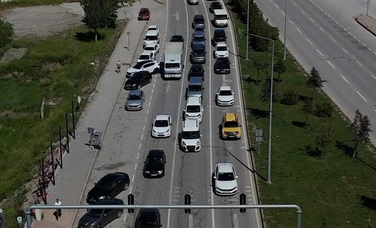 Çorum-Ankara kara yolunda alınan tedbirler bayram dönüşü trafiği ...